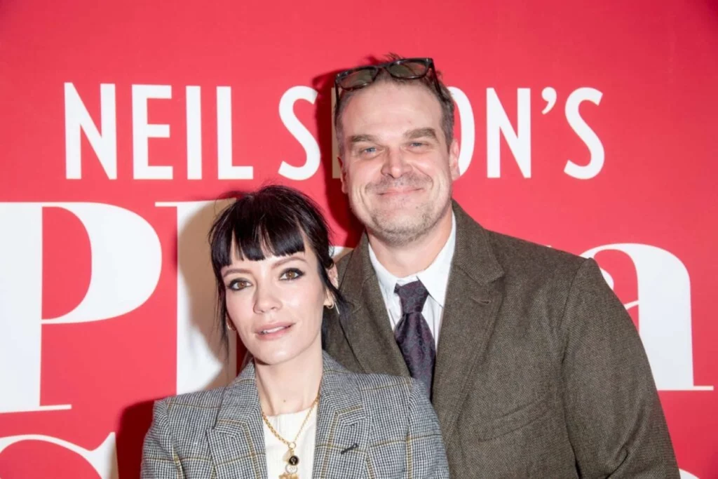 Lily Allen choca fãs ao cantar sobre infidelidade e segredos do ex ...